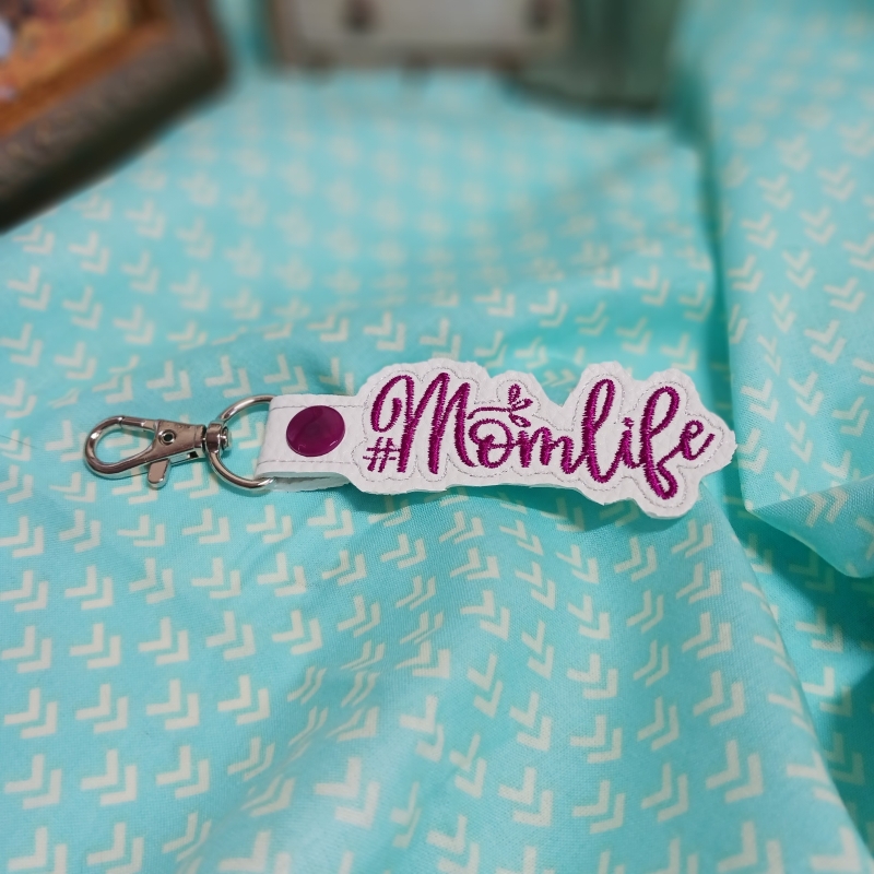 #MOMLIFE - Embroidered keychain • MavenFair
