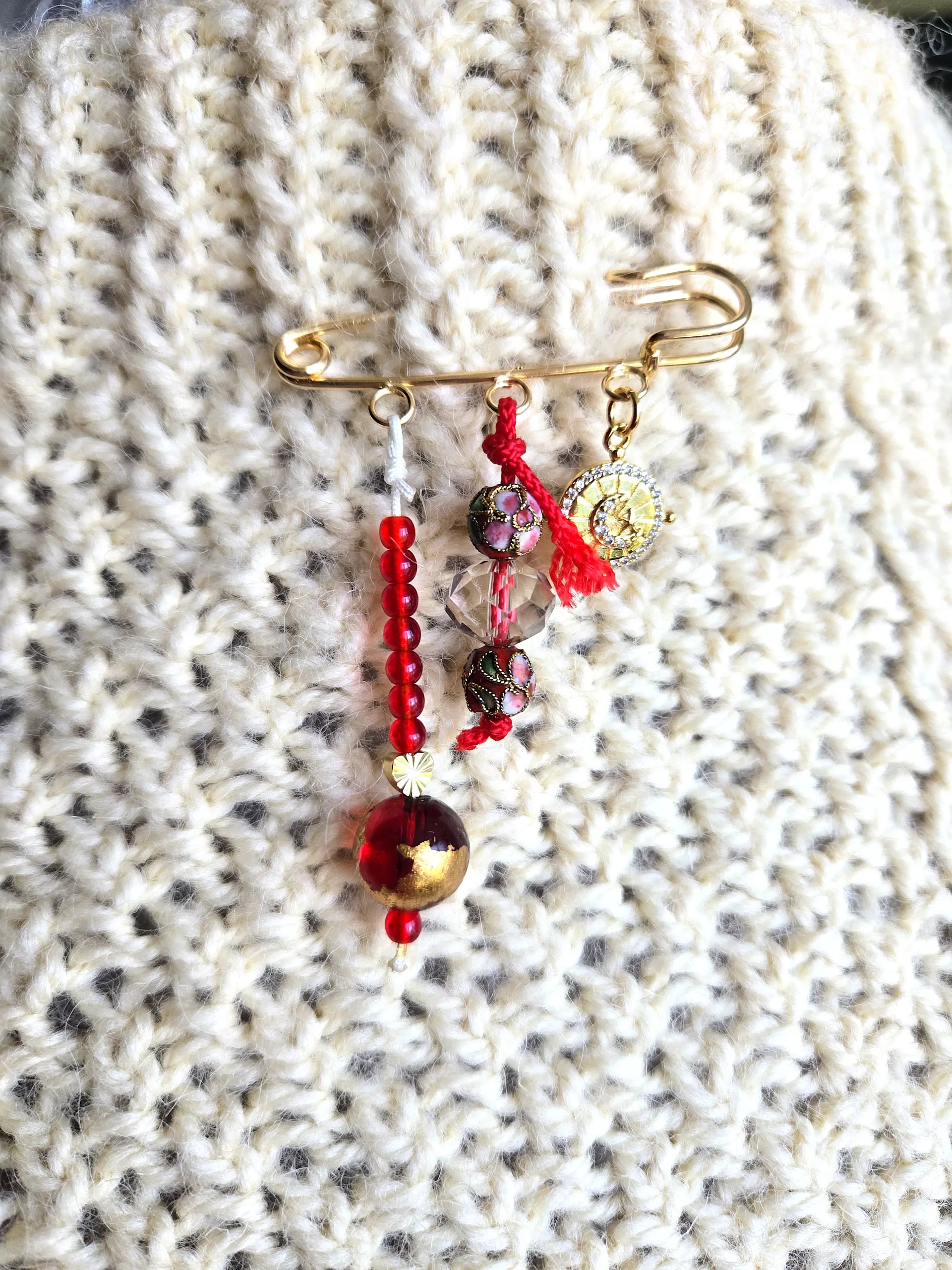 CHINESE ACCENT KILT PIN • MavenFair